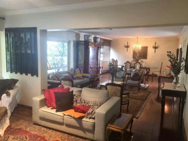 Apartamento no Morumbi. 4 dormitórios. 1 suite. 220 m²