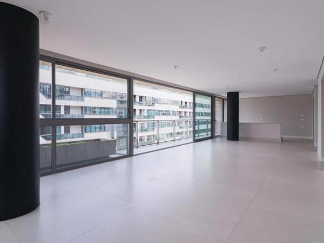 Apartamento no Noroeste! Com 4 quartos na SQNW 106