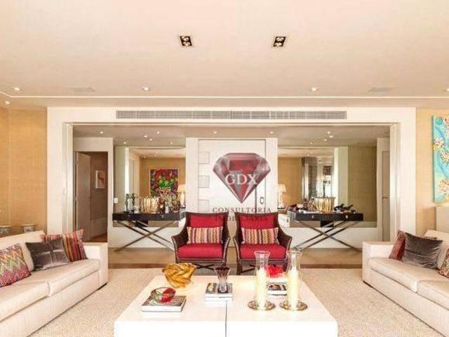 Apartamento no Península Moema