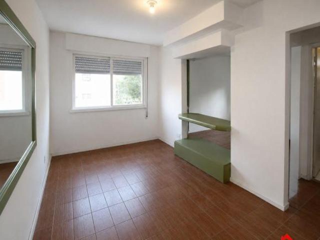 Apartamento no Petrópolis de 1 dormitório DESOCUPADO
