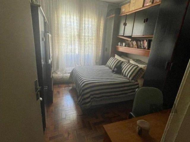 Apartamento no Petrópolis de 1 dormitório desocupado
