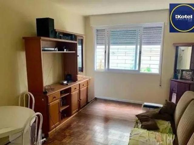 Apartamento no Petrópolis de 2 dormitórios e 2 vagas DESOCUPADO