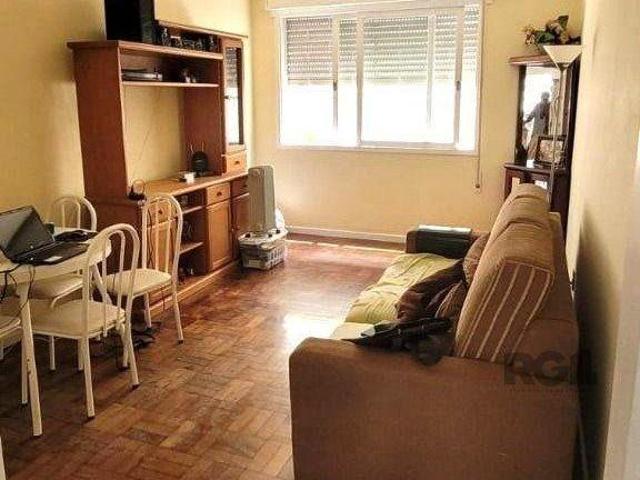 Apartamento no Petrópolis de 2 dormitórios e 2 vagas DESOCUPADO