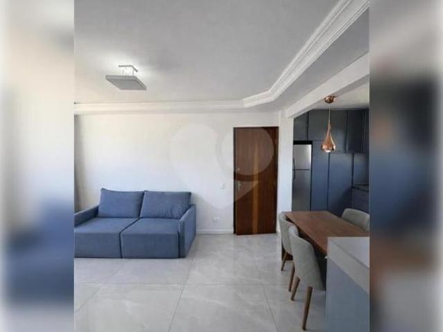 APARTAMENTO NO PORTÃO — 3 QUARTOS | 68 m² | FACE NORTE | REFORMADO