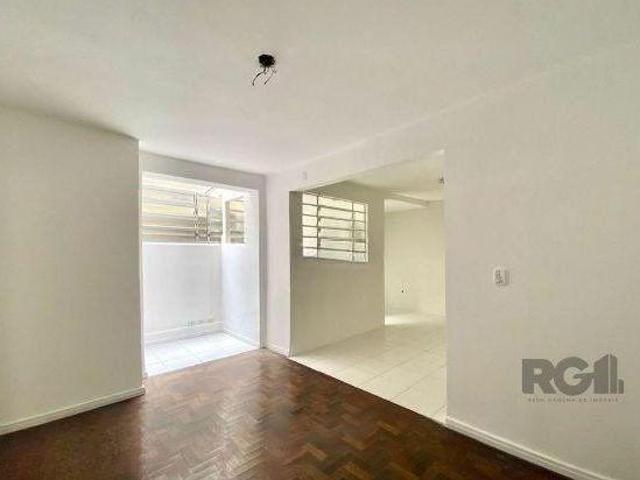 Apartamento no Praia de Belas de 2 dormitórios DESOCUPADO