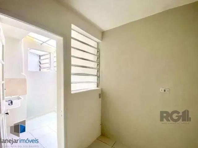 Apartamento no Praia de Belas de 2 dormitórios DESOCUPADO