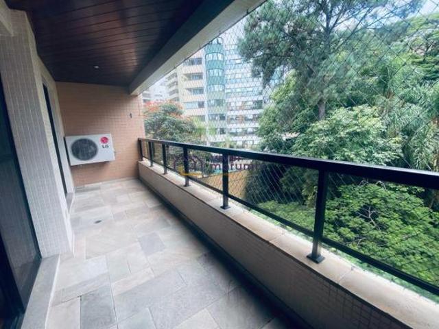 Apartamento no Real Parque