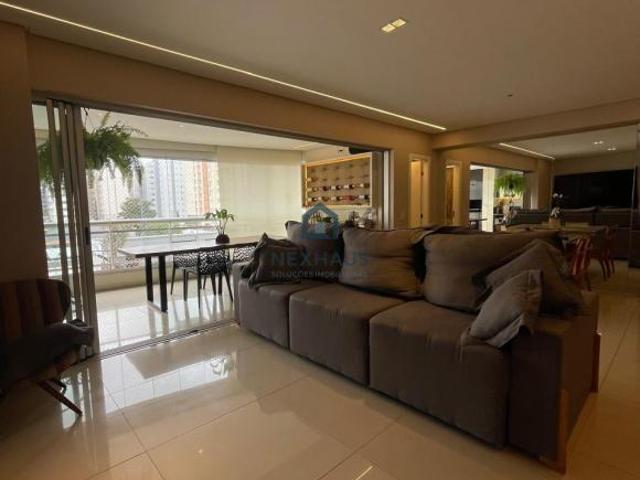 Apartamento no Residencial Eminent Setor Bueno. Área privativa de 164m2, com 3 Suítes