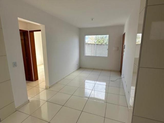 APARTAMENTO NO ROÇA GRANDE! 02 QUARTOS, COZINHA AMERICANA, VAGA DE GARAGEM!