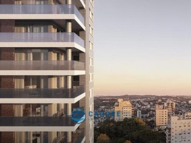 Apartamento no São Pelegrino de três suites