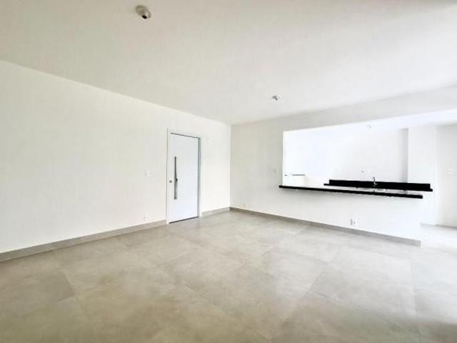 Apartamento novinho com varanda gourmet no Estrela Sul