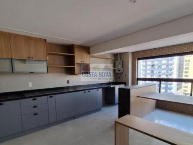 Apartamento novo na Ponta da Praia com vista total para o mar e lazer na cobertura