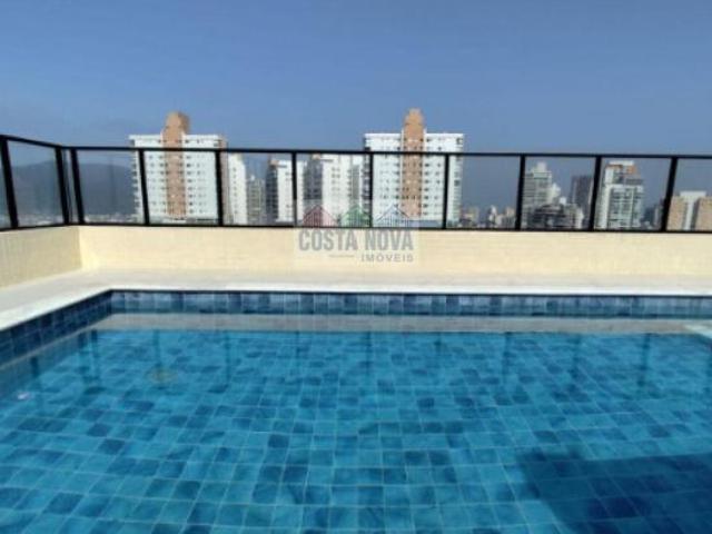 Apartamento novo na Ponta da Praia com vista para o mar e lazer na cobertura