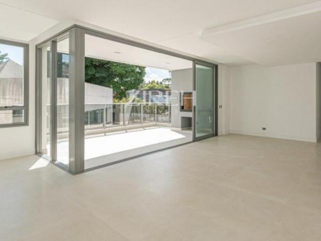 APARTAMENTO NOVO À VENDA COM 3 SUÍTES PRÓXIMO AO PÁTIO BATEL