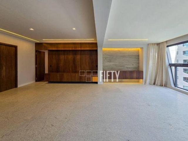 Apartamento novo à venda e locação com 196m², 3 suítes, living ampliado e 3 vagas Chácara Santo An