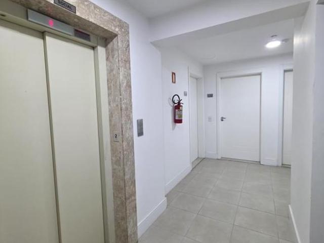 Apartamento novo com 03 dormitórios, 02 vagas de garagem dupla escriturada com