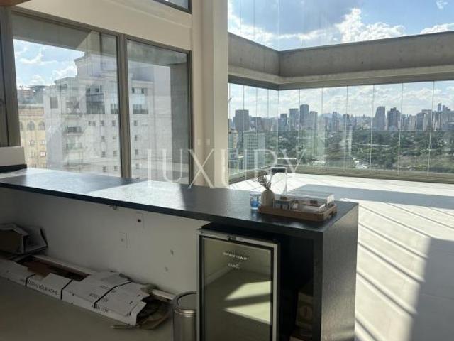 Apartamento novo com 2 suítes e 2 vagas à venda, no Itaim Bibi