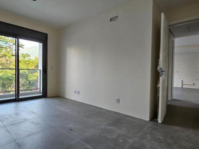Apartamento Novo com 2 Vagas e Sacada na Chácara das Pedras