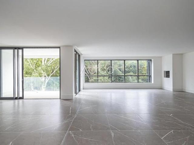 Apartamento novo com 3 suítes à venda no Ecoville