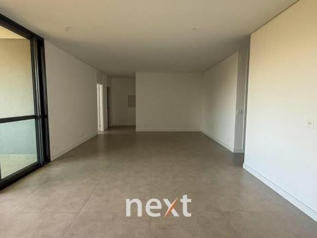 Apartamento novo, com 3 suítes, ao lado da Igreja Santa Rita, sol da manhã, 2 v