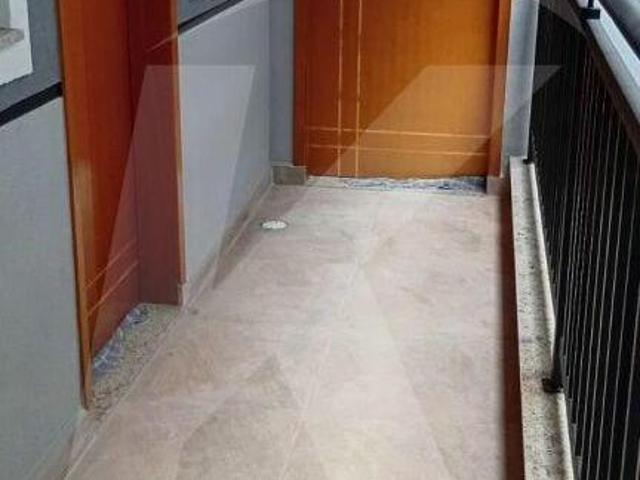 Apartamento novo com terraço em rua tranquila