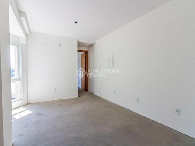 Apartamento novo, com excelente localização, esquina Protásio Alves, próximo a avenida Carlos Gomes