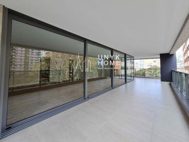 Apartamento novo de altíssimo padrão com 4 suítes em localização privilegiada de Higienópolis