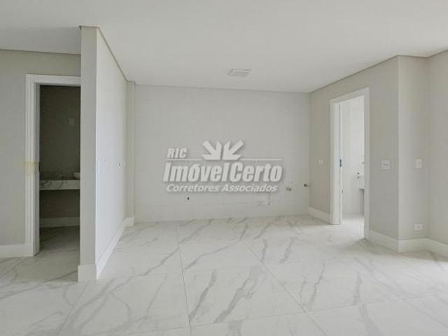 Apartamento novo de 102 m² com 3 dormitórios sendo