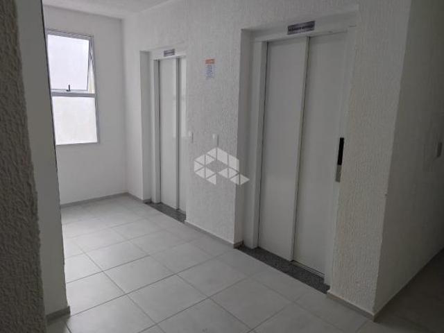 Apartamento novo de 2 quartos, sacada e vaga no Morro Santana