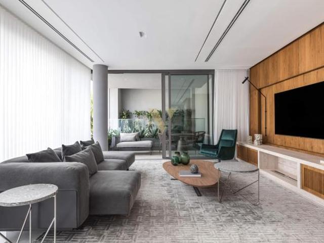 Apartamento novo, de 3 quartos no Batel