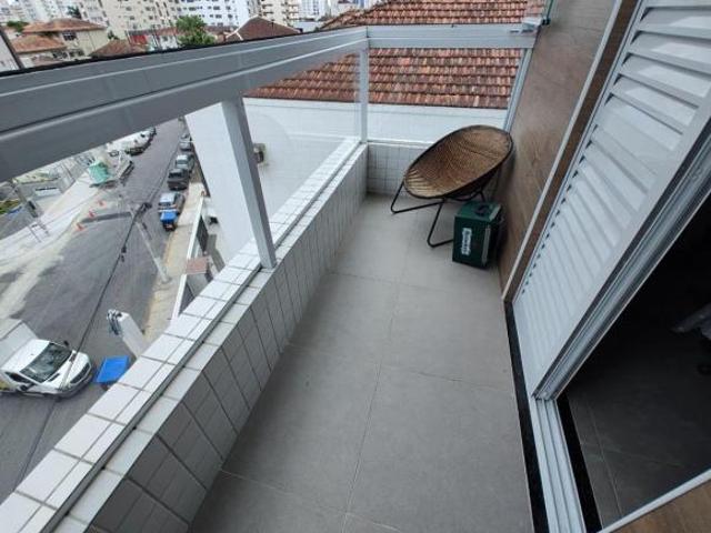 Apartamento novo de 65m2 com varanda, 2 dorms, 1 suíte e vaga demarcada no macuco em Santos!