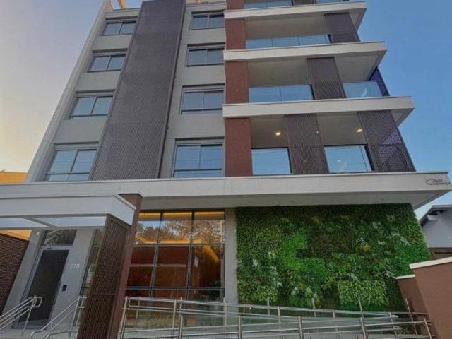 Apartamento NOVO e DECORADO,132m² no bairro Hugo Lange, com 3 suítes, 4 banheiros e 2 vagas de garag