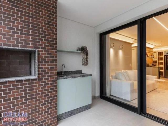 Apartamento NOVO e DECORADO de 94m² no bairro Ahú, com 2 quartos 1 suíte, 2 banheiros e 2 vagas de