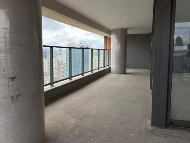 Apartamento Novo e espaçoso no Campo Belo em Excelente Localização