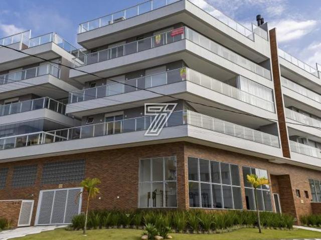 Apartamento novo em Caiobá com 166m² de área priva