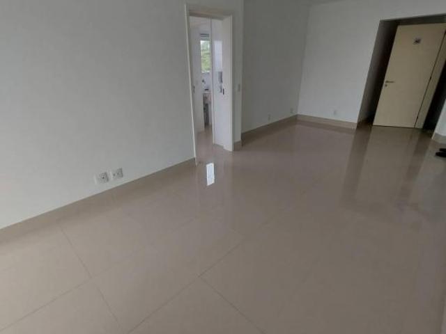 APARTAMENTO NOVO, FRENTE AO MAR!