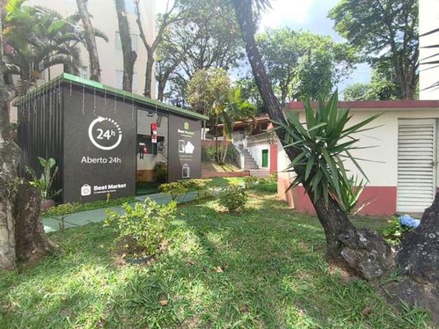 Apartamento num refugio urbano arborizado