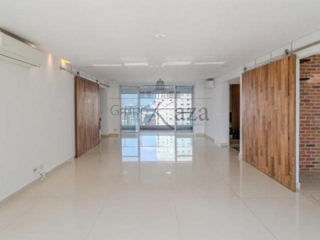 Apartamento Panamby 3 Suítes 213m²