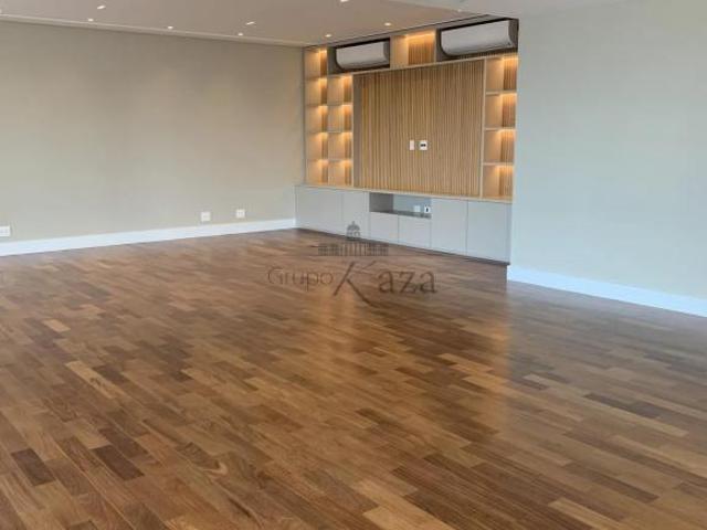 Apartamento Panamby 3 Suítes 606m²