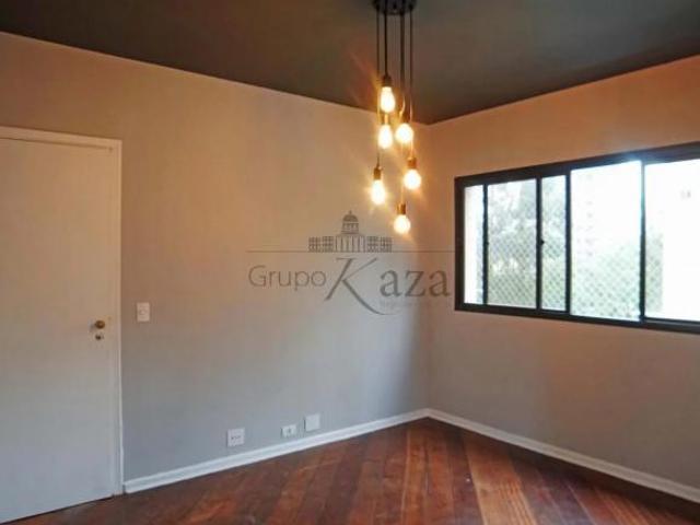Apartamento Panamby 4 Dormitórios 200m²