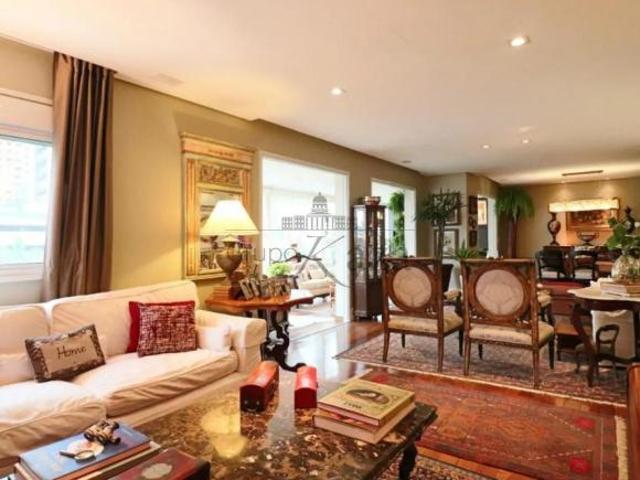 Apartamento Panamby 4 Dormitórios 201m²