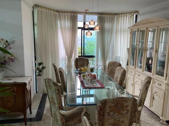Apartamento Pacaembu 4 Dormitórios 230m²
