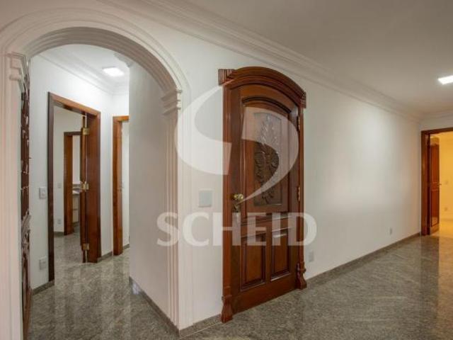 Apartamento Pacaembu 378m², 4 quartos, 3 suítes, closet, cozinha com despensa, sala, lareira 4 vagas