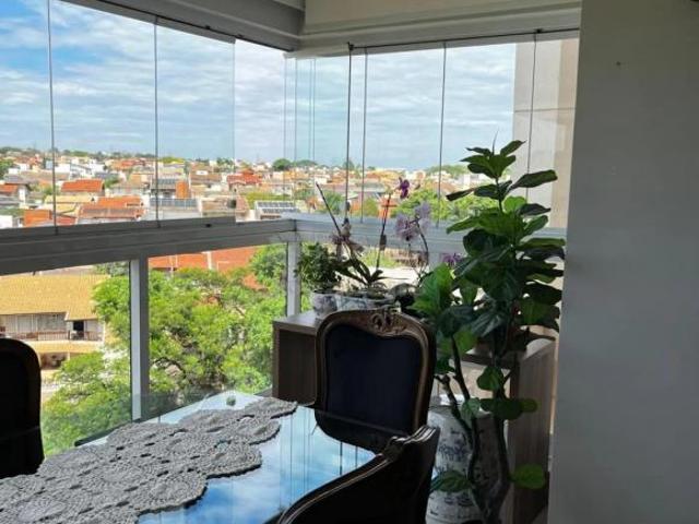 Apartamento padrão, 2 suítes na avenida JK
