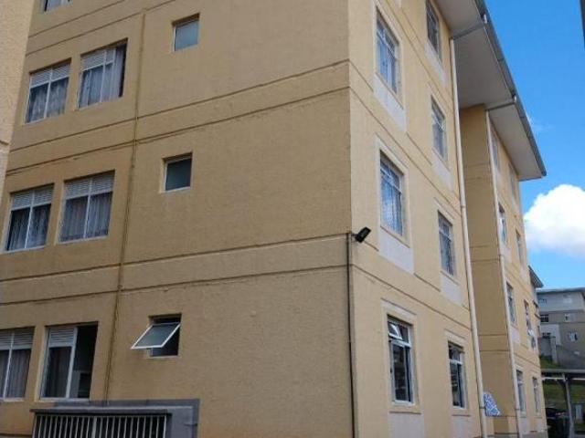 Apartamento padrão com 2 dormitórios, sala com sacada, banheiro, cozinha, vaga de garagem coberta