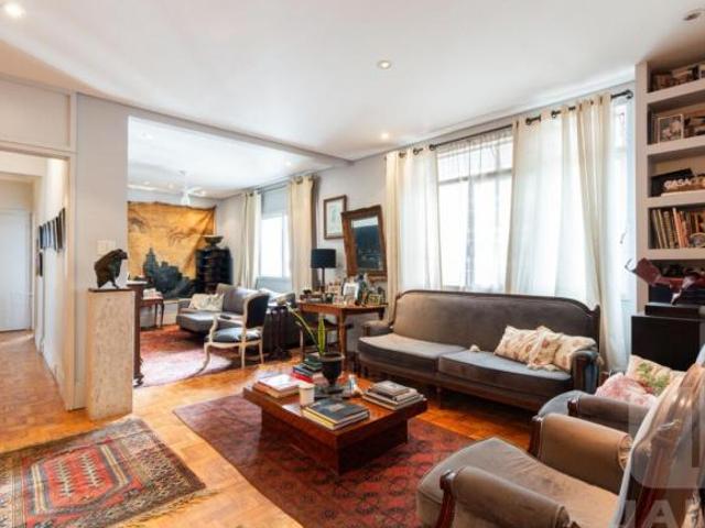 Apartamento padrão com 3 dormitórios e 1 vaga