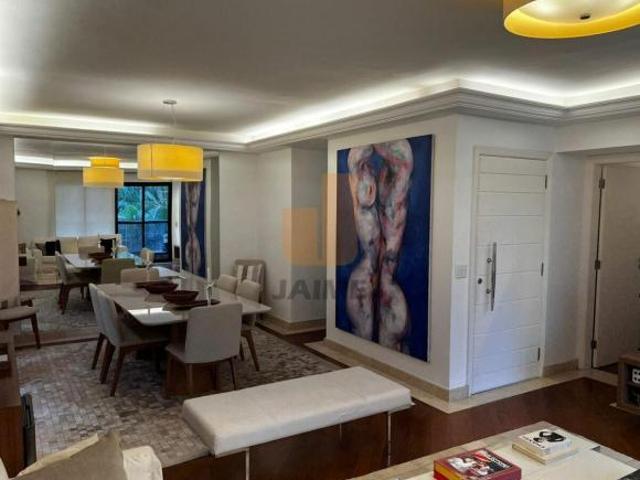 Apartamento padrão com 3 suítes e 3 vagas