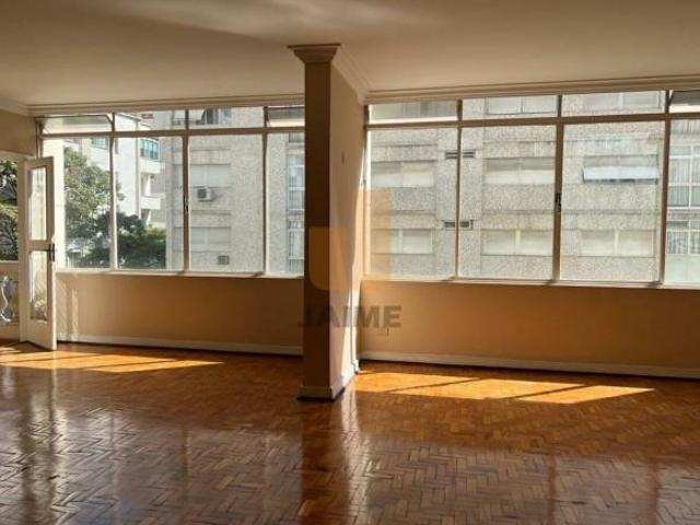 Apartamento padrão com 4 dormitórios sendo 1 suite e 1 vaga