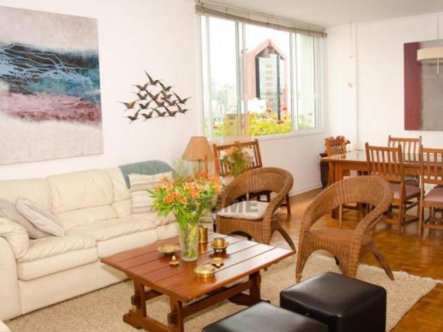 Apartamento padrão com 4 dormitórios sendo 1 suite e 2 vagas