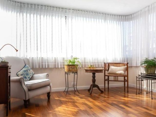 Apartamento padrão a venda na Vila Olímpia